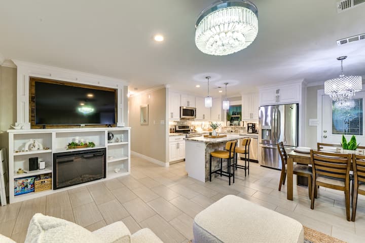 Walk To Frisco Commons Park: Modern Home W/ Patio - Frisco, TX