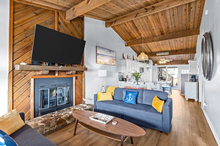 Charming 2br Oceanview Dog Friendly | Balcony - Atlantic Beach, NC