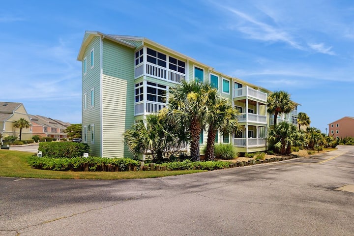 Perfect Beach Getaway With Ocean Views And Balcony - Cedar Point, NC