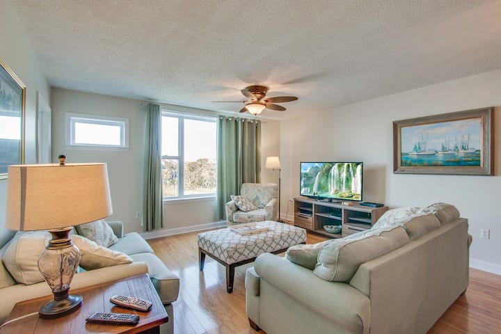 Second-floor Condo With River Views And Access To - Folly Beach, SC