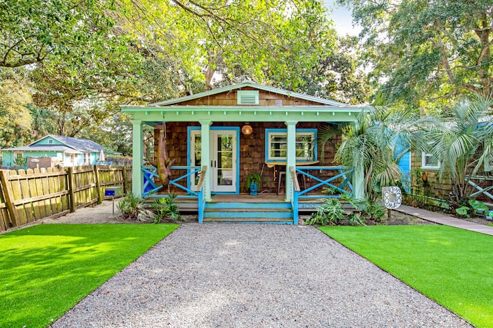 Fun Dog-friendly Getaway Near The Beach With Yard, - Folly Beach, SC