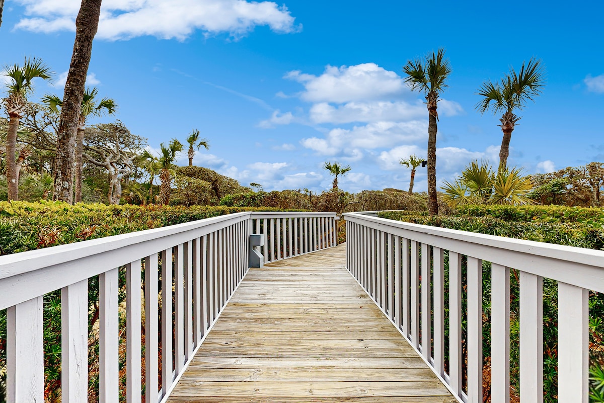 Third floor home with stunning private-deck ocean - Houses for Rent in ...