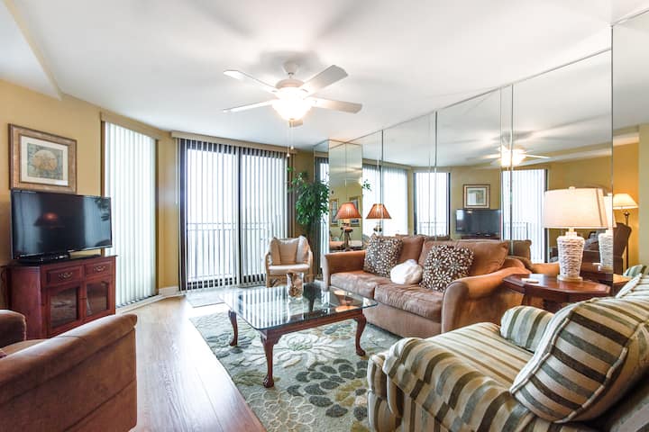 Ocean View Villa W/ Shared Pool Near Beach & Golf - Isle of Palms, SC