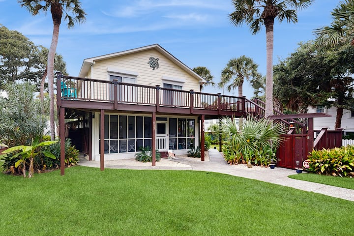 Ground-floor Duplex Steps To Beach W/ Porch & Wifi - Folly Beach, SC