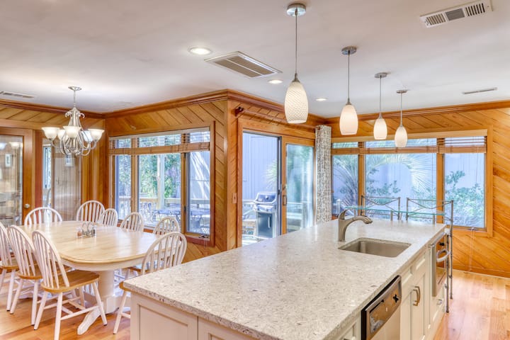 Lagoon-view Cabin W/ Space, Moments From The Beach - Kiawah Island, SC