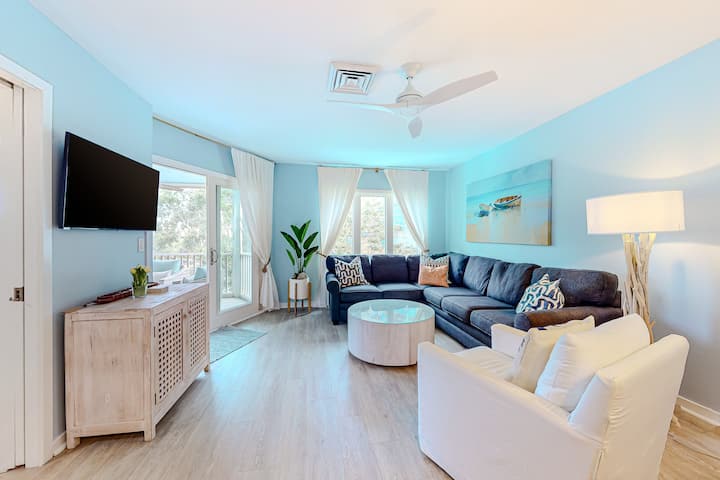 Two-story Condo Near Beach W/ Pool & Screened Deck - Mount Pleasant, SC