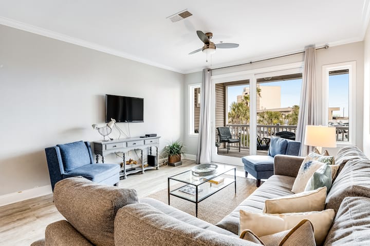 Renovated Ocean-view Condo W/ Porch Near Beach - Folly Beach, SC