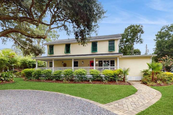 Old Village Hideaway W/ Porch, Grill & Fenced Yard - Mount Pleasant, SC