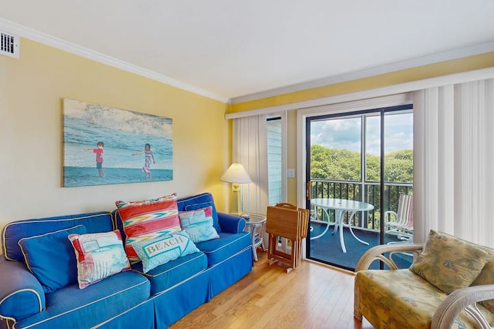 Comfortable 3br 2nd-floor | Patio | Pool - Atlantic Beach, NC