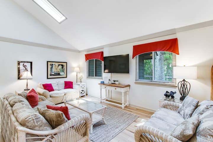 Dog-friendly Woodland Home W/ Deck & Near Beach - Kiawah Island, SC