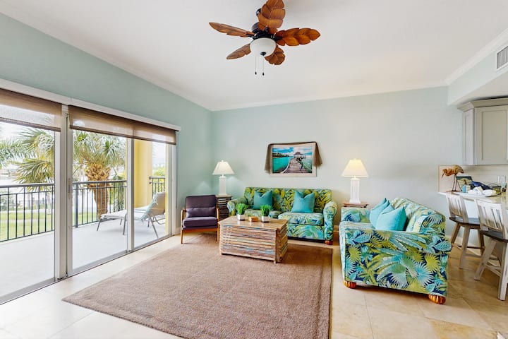 Water-view Condo W/ Pool, Hot Tub & Balcony - Treasure Island, FL