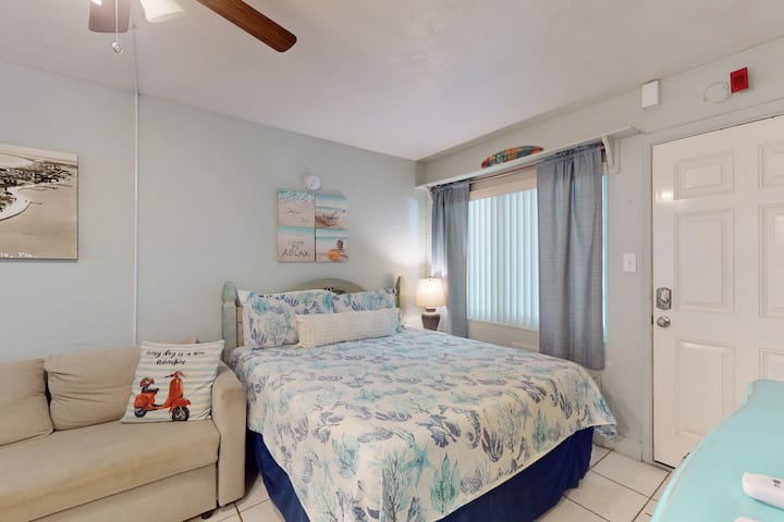 Coastal Dog Friendly Condo With Observation Deck B - St. Pete Beach, FL