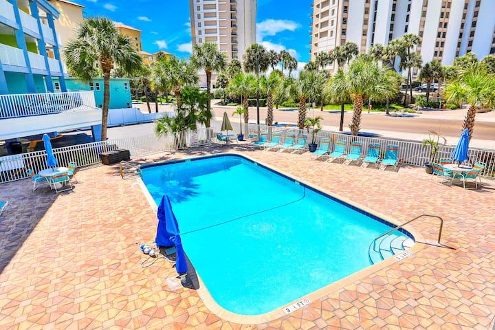 3rd-floor Studio W/ Beach Access & Pool - Clearwater Beach, FL