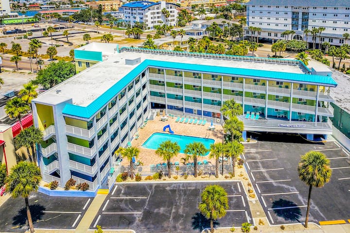 3rd-floor Studio W/ Beach Access & Pool - Clearwater Beach, FL