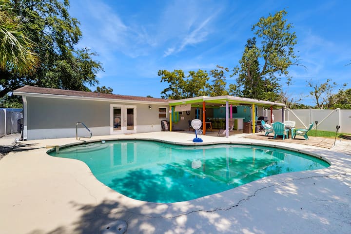 Bright Home With Private Pool, High-speed Wifi, Fi - Pinellas Park, FL
