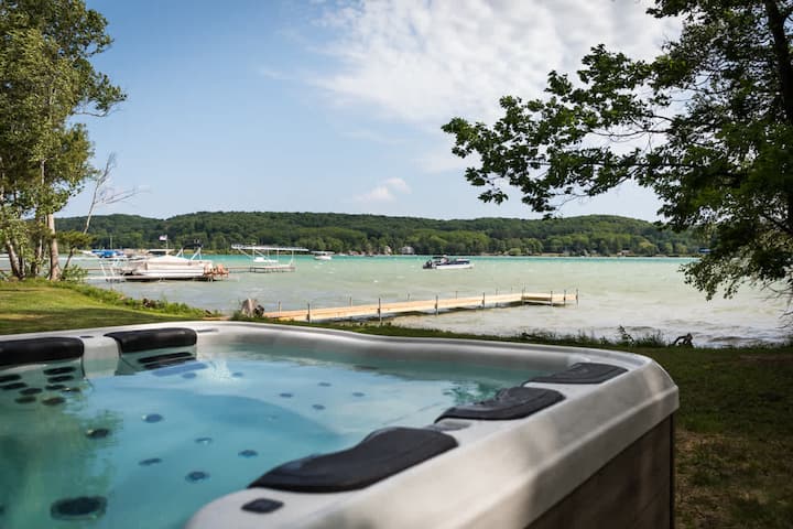 Little Glen Cottage|lakefront|hot Tub|dog Friendly - Glen Arbor, MI