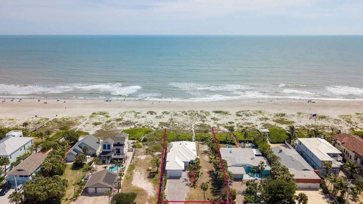 Beachfront Haven – Steps From Downtown & The Sand - Cocoa Beach, FL
