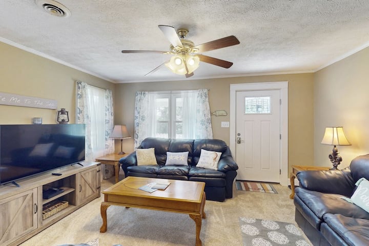 Dog-friendly Coastal Home With Enclosed Yard - Harkers Island, NC