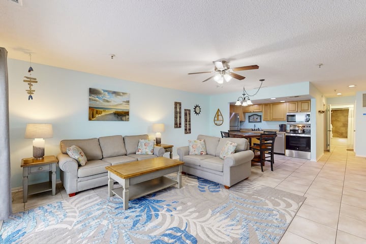 Top-floor Beachfront Condo W/ Gulf Views & Pool - Madeira Beach, FL