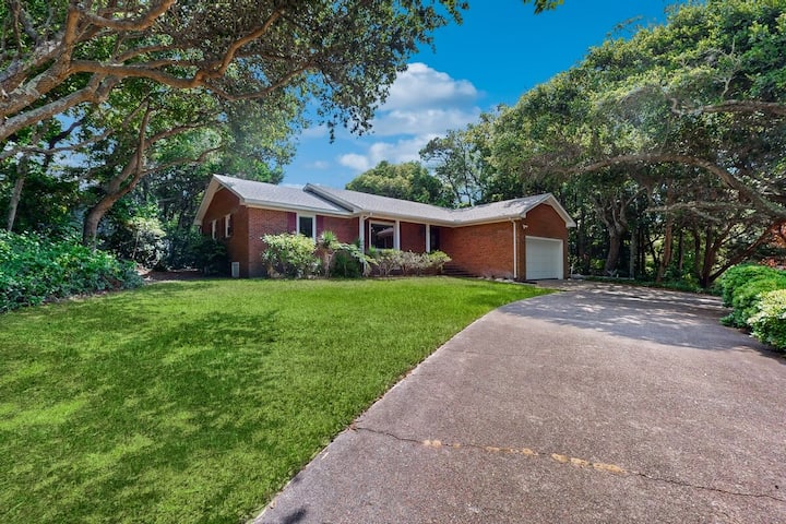 Discover Waterfront Serenity In Pine Knoll Shores - Pine Knoll Shores, NC