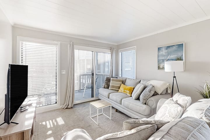 Gorgeous 3br 2nd-floor | Patio | Pool - Atlantic Beach, NC