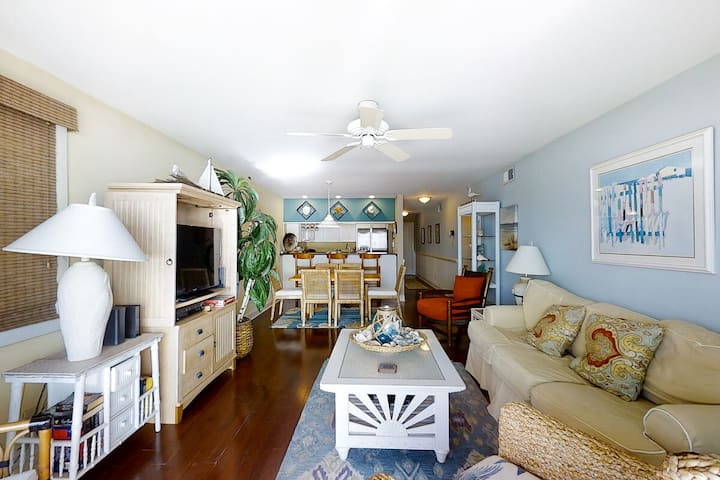Beautiful 2br 2nd-floor | Balcony | Pool - Pine Knoll Shores, NC