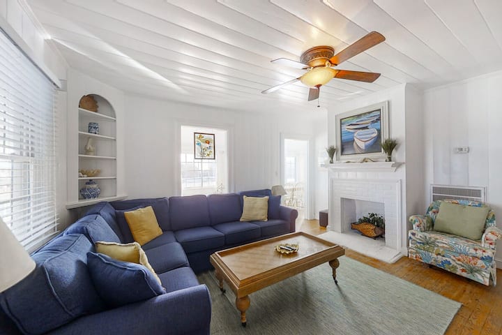 Bullard Cottage: Heart Of Atlantic Beach W/views! - Morehead City, NC