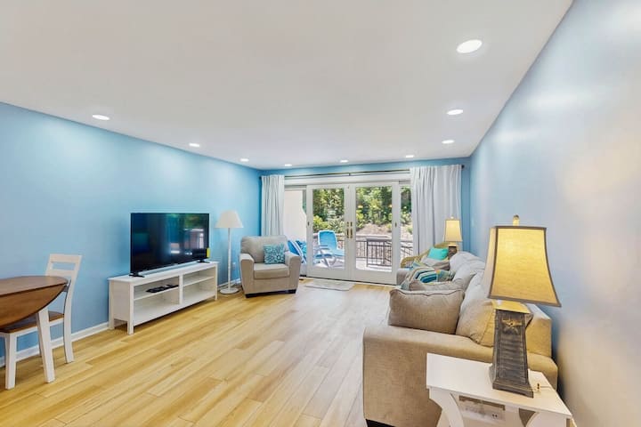 Stunning Ocean-front Condo With Shared Pool - Pine Knoll Shores