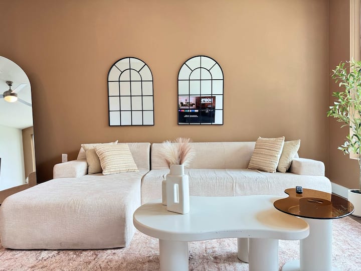 Luxury Stay Near Disneyland W/pool,gym & Parking - Irvine, CA