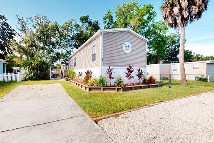 Waterfront Home W/ Firepit, Grill & Putting Green - Weeki Wachee, FL