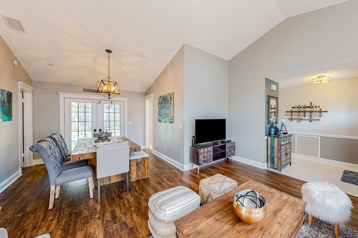 Gorgeous Oasis With Pool, Patio, Central Ac, W/d, - Spring Hill