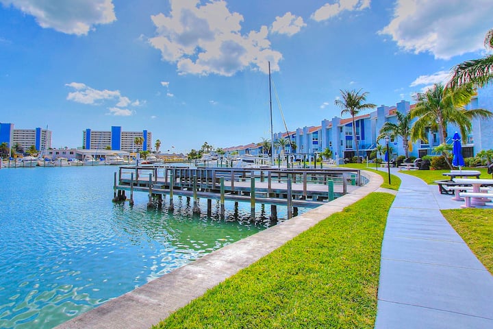 Waterfront Wonder  Pools, Hot Tub & Fishing Dock - Redington Beach, FL