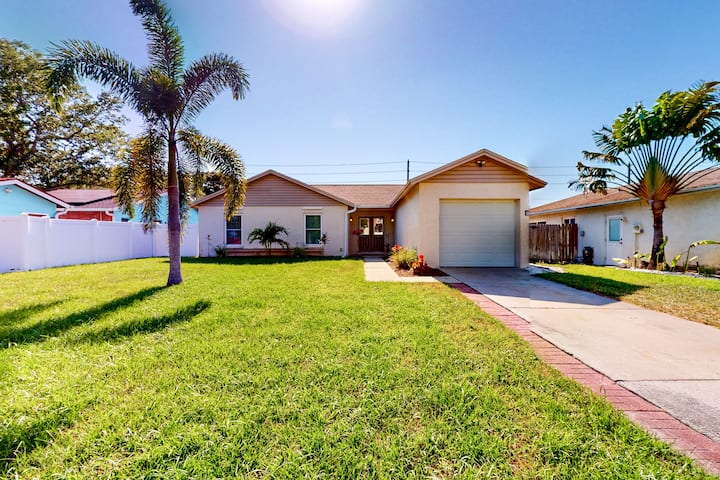 Dog-friendly Home W/ Firepit & Fenced Yard - Largo, FL