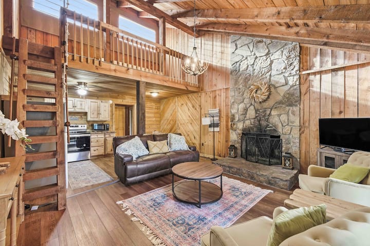 Cozy Treetop Cabin - Sautee Nacoochee, GA