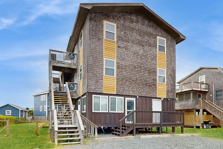 Tarpon Drive Hideaway A: Dog-friendly Duplex - Avon, NC