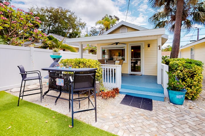 Charming, Single-level Cottage With A Kitchen, Enc - Treasure Island, FL