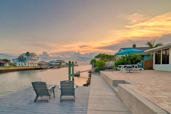Gulf Coast Getaway W/dock, Dolphins & Sunset Views - Hernando Beach, FL