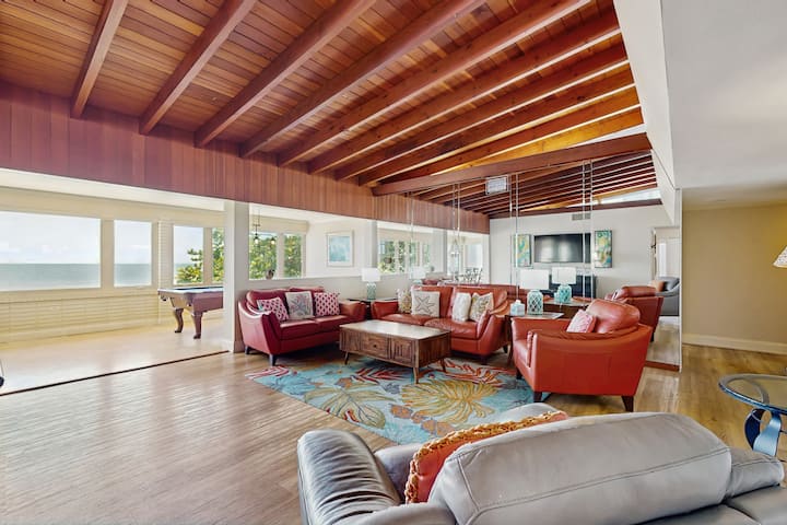 Beachfront Penthouse W/ Pool, Views & Pool Table - Madeira Beach, FL