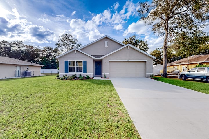 New Home With Large Yard, Covered Patio, Grill, Ce - Spring Hill, FL