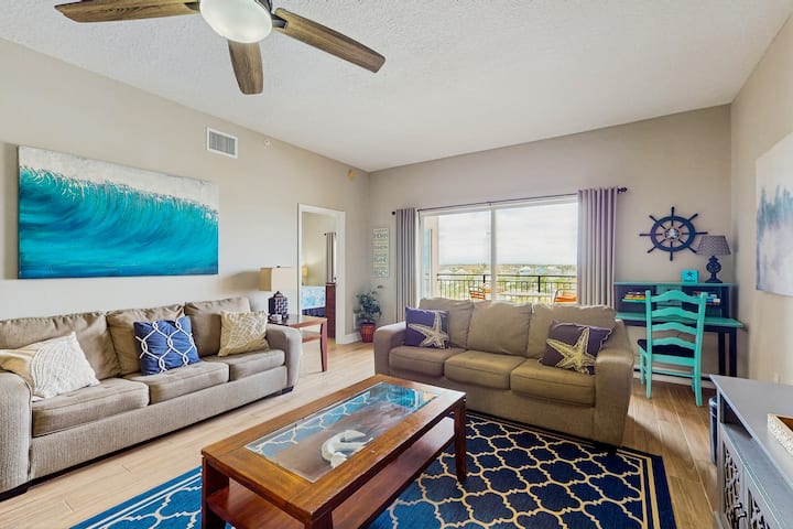 Intracoastal Condo W/pool & Hot Tub –Walk To Beach - Madeira Beach, FL