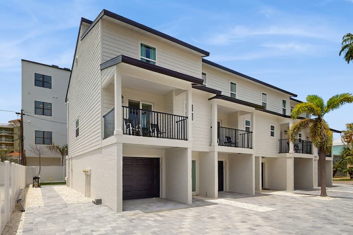 Family And Dog Friendly, Steps To The Gulf And Bea - Treasure Island, FL