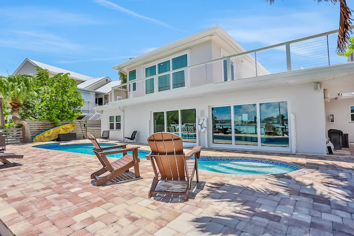 Stylish Waterfront Home With Private Pool, Dock - Indian Rocks Beach, FL