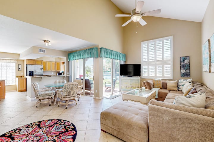 Snowbird Ok Townhouse W/ Pool, Hot Tub & Golf - Gulfport, FL