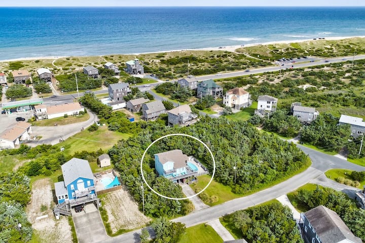 Sugar Bean Shack: Vibrant Home With Private Pool - Avon, NC