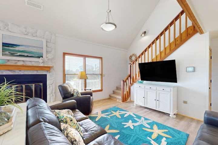 Bright Island 3br With Pool, Private Hot Tub, & Ac - Outer Banks, NC