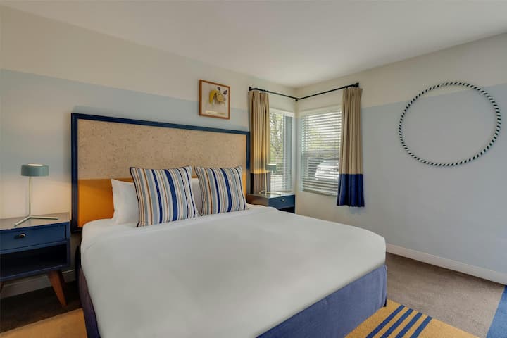 Geothermal Pools, Lawn Games & House Bikes - Calistoga, CA