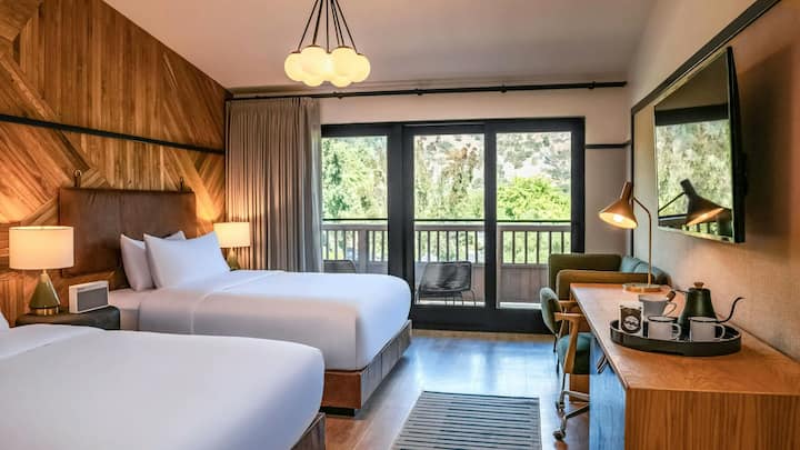 Onsite Dining & Moonacre Spa - Calistoga, CA