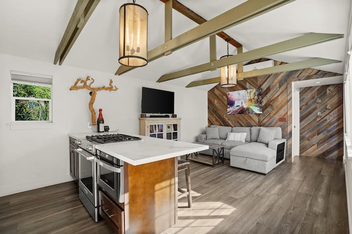 Modern Guest House | Hot Tub | Downtown - Napa, CA