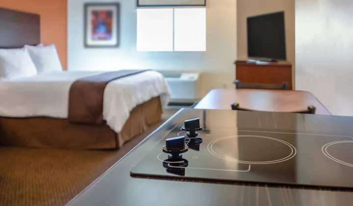 Long-stay Rooms Near Prairiefire Shops - Overland Park, KS