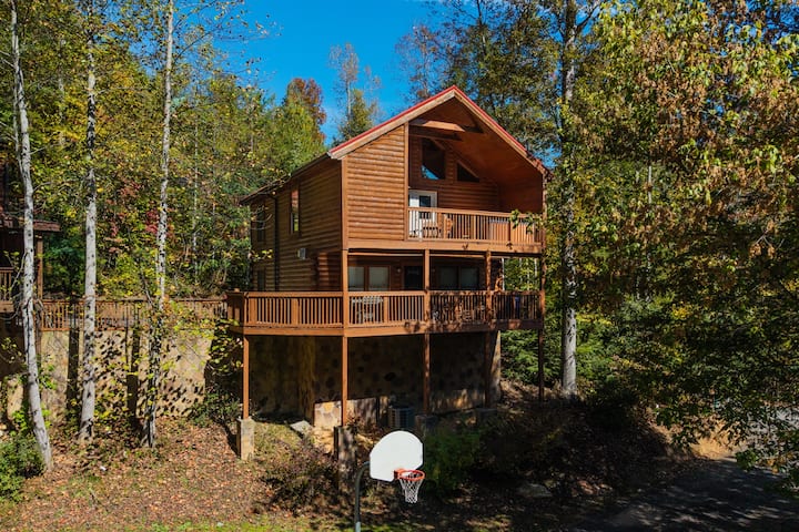 Luxury Mountain Escape I 3br Cabin + Hot Tub - Gatlinburg, TN
